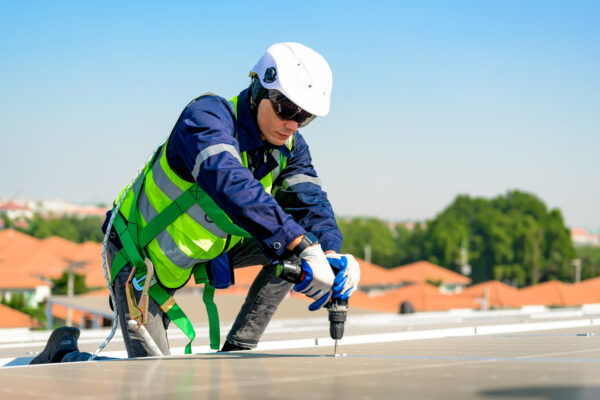 PPE Face and Eye Protection for Roofing – Refresher – TXM SafetyNow ILT
